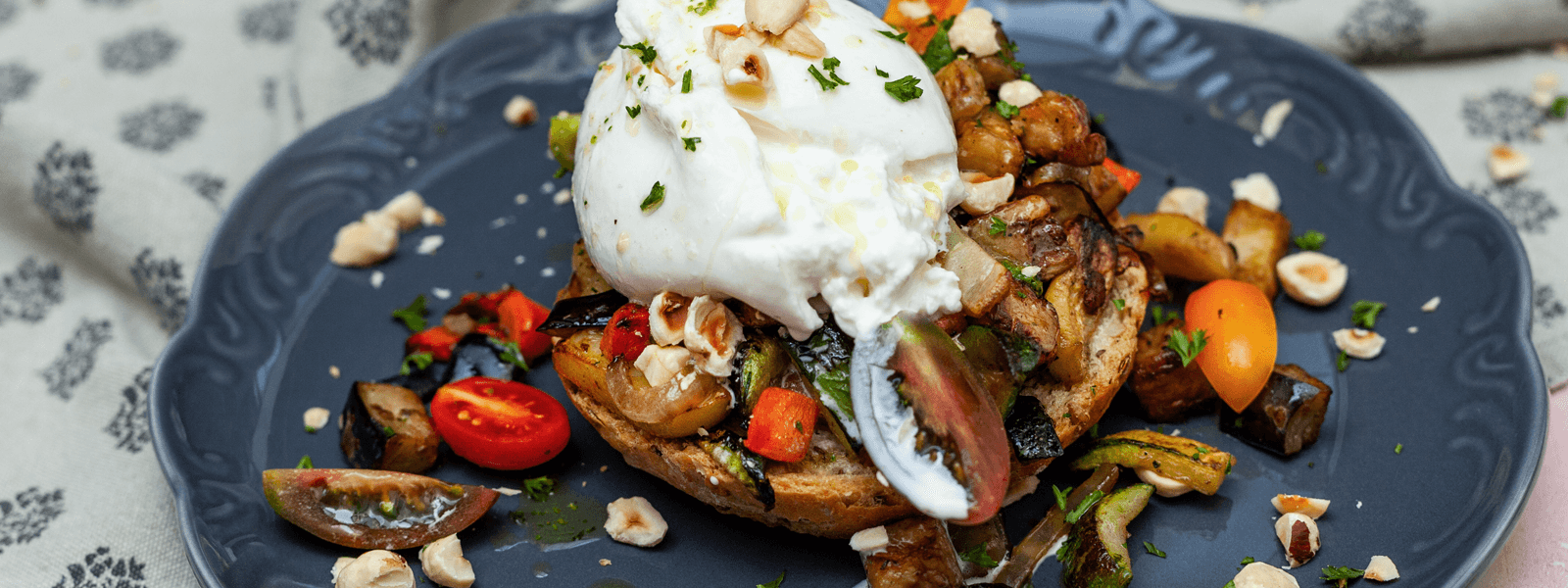 Frisella con verdure, burrata e nocciole - Ricette Orogel