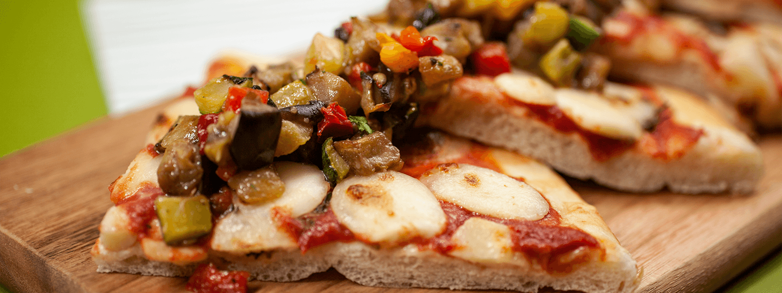 Pizza con verdure grigliate e scamorza - Ricette Orogel