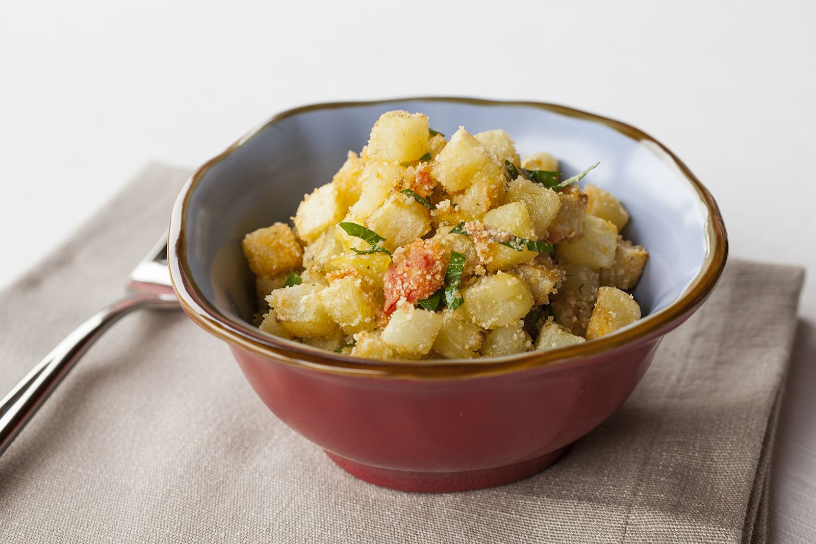 Patate cubetti con pane aromatizzato - Orogel Food Service