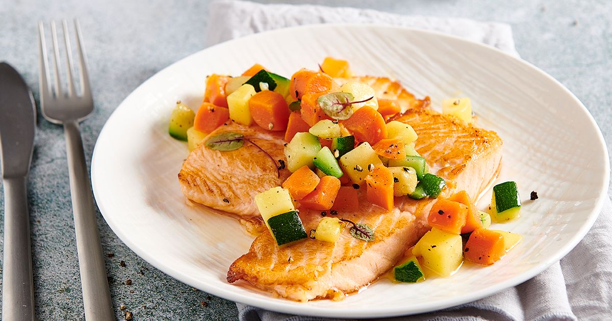 Filetto di salmone con verdure tricolore - Orogel Food Service